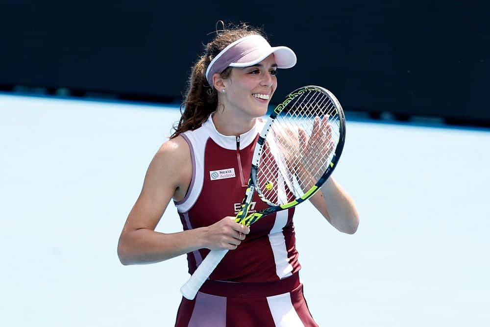 Australian Open, impresa di Lucia Bronzetti: battuta Azarenka in due ...