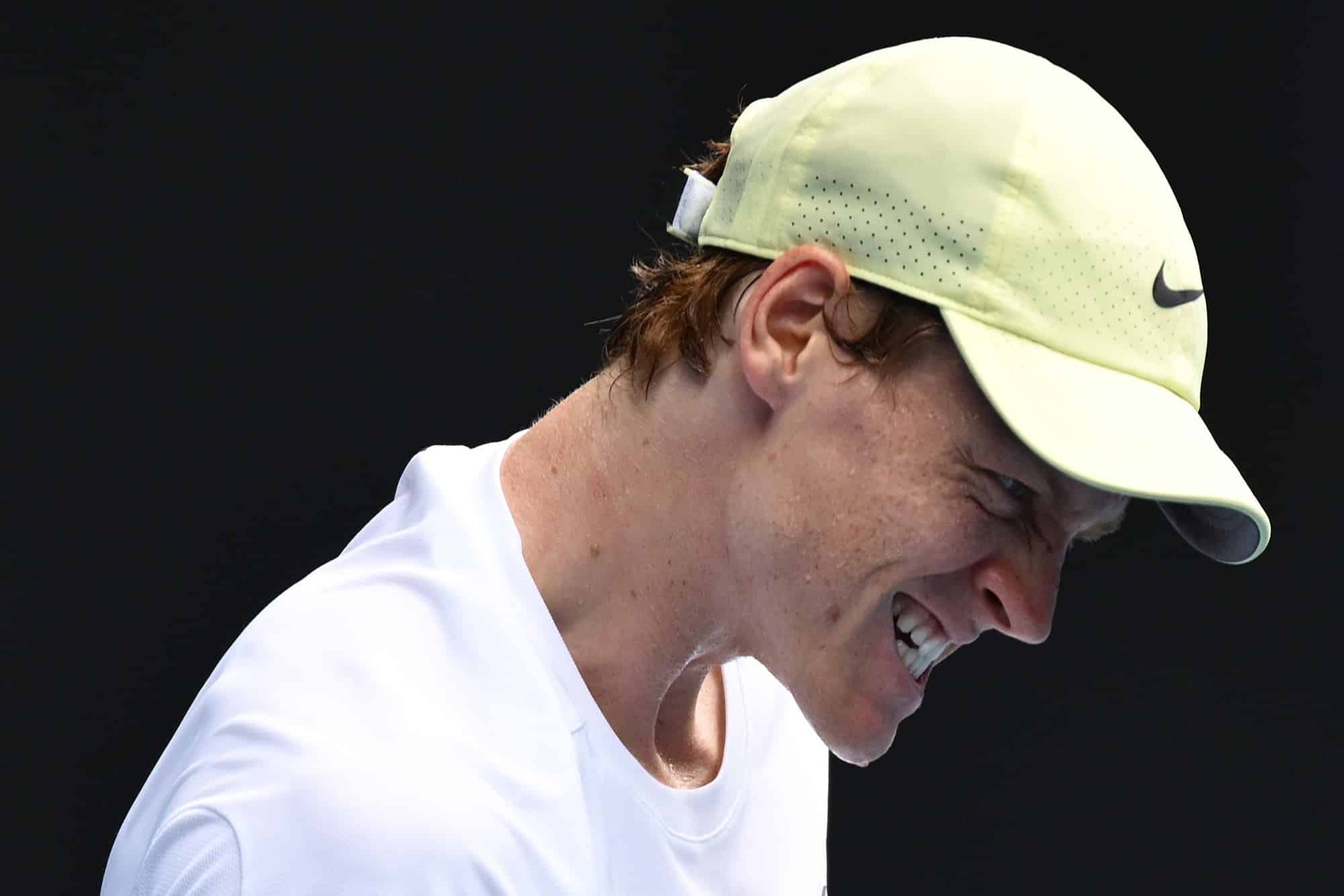 Australian Open, Sinner barcolla ma non molla (mai): Rune si arrende in ...