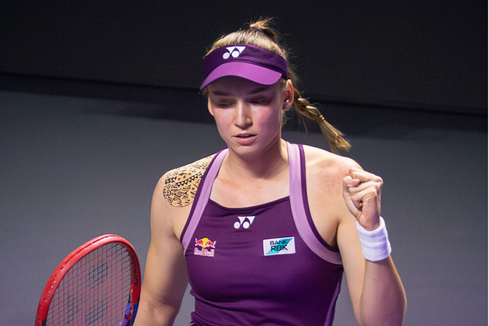 WTA Finals: Rybakina spinge ogni palla, rimonta Pegula e va in finale