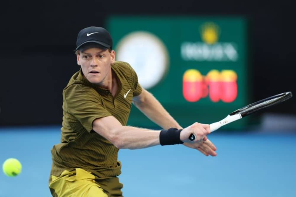 Australian Open, Sinner tra novità e vecchi problemi: serve benissimo ...