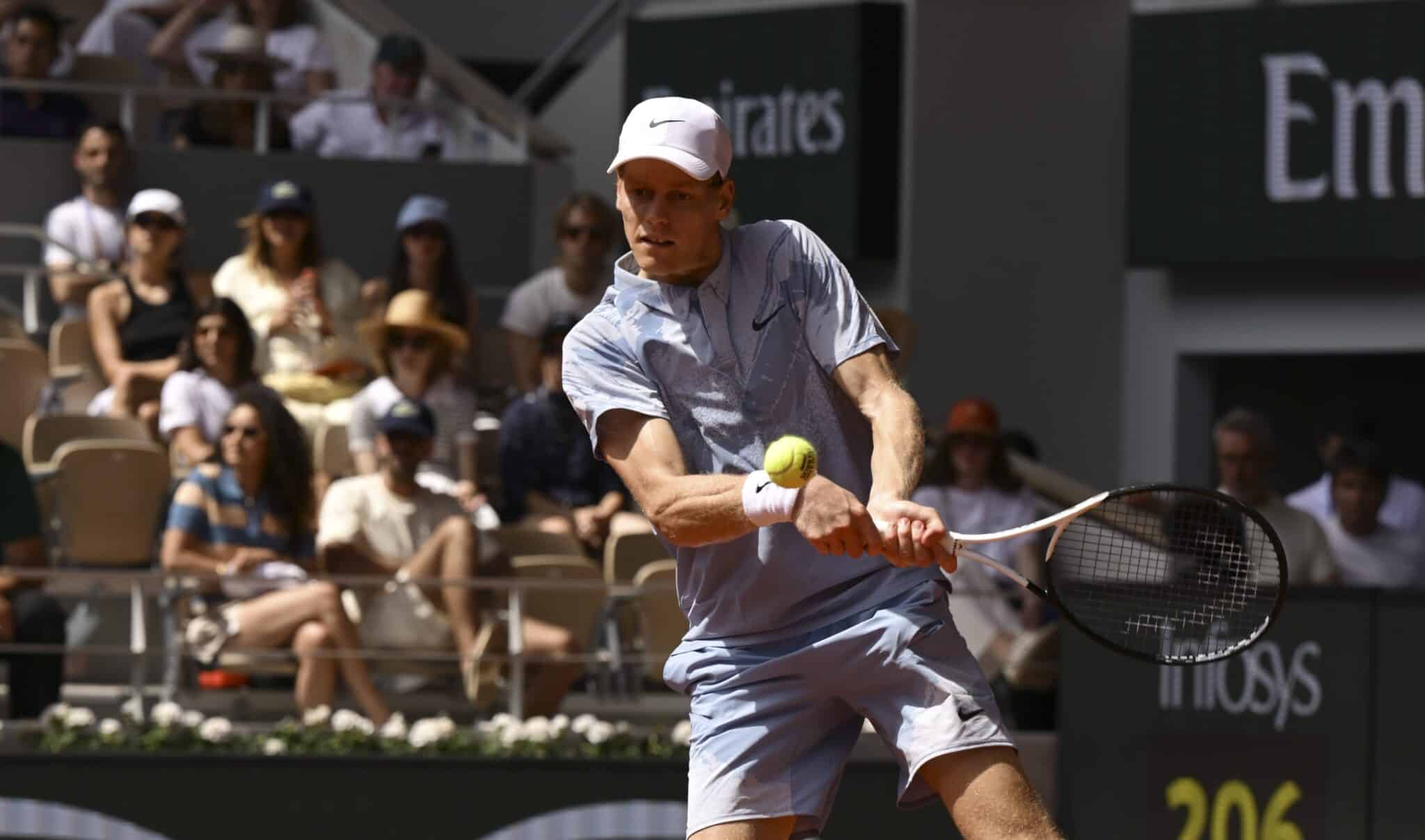 Gli outfit del Roland Garros 2026: bocciatura per il completo di Sinner ...